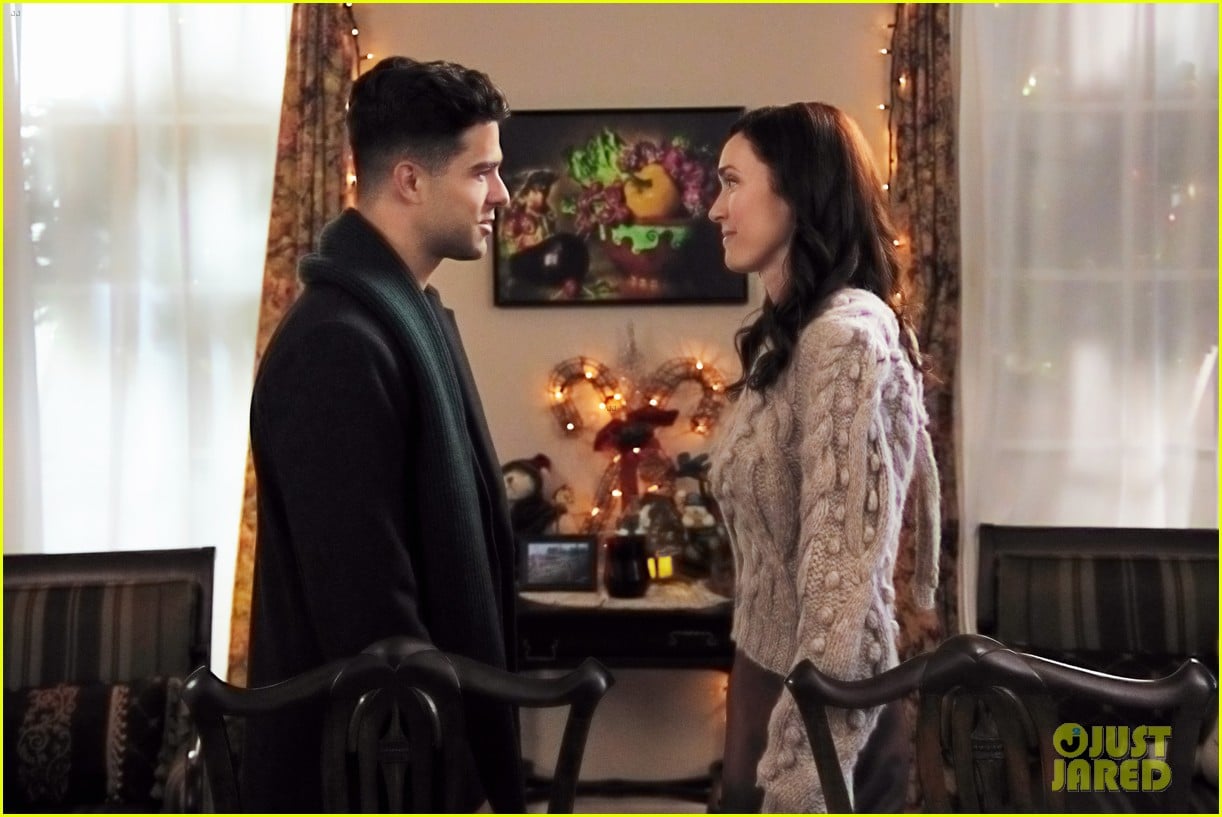 Beau Bridges & Sarah Power Go On A Treasure Hunt in Hallmark's 'Our ...