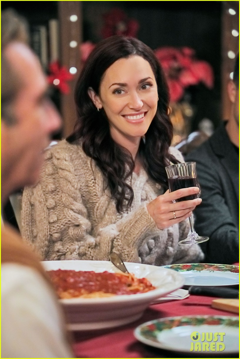 Beau Bridges & Sarah Power Go On A Treasure Hunt in Hallmark's 'Our ...