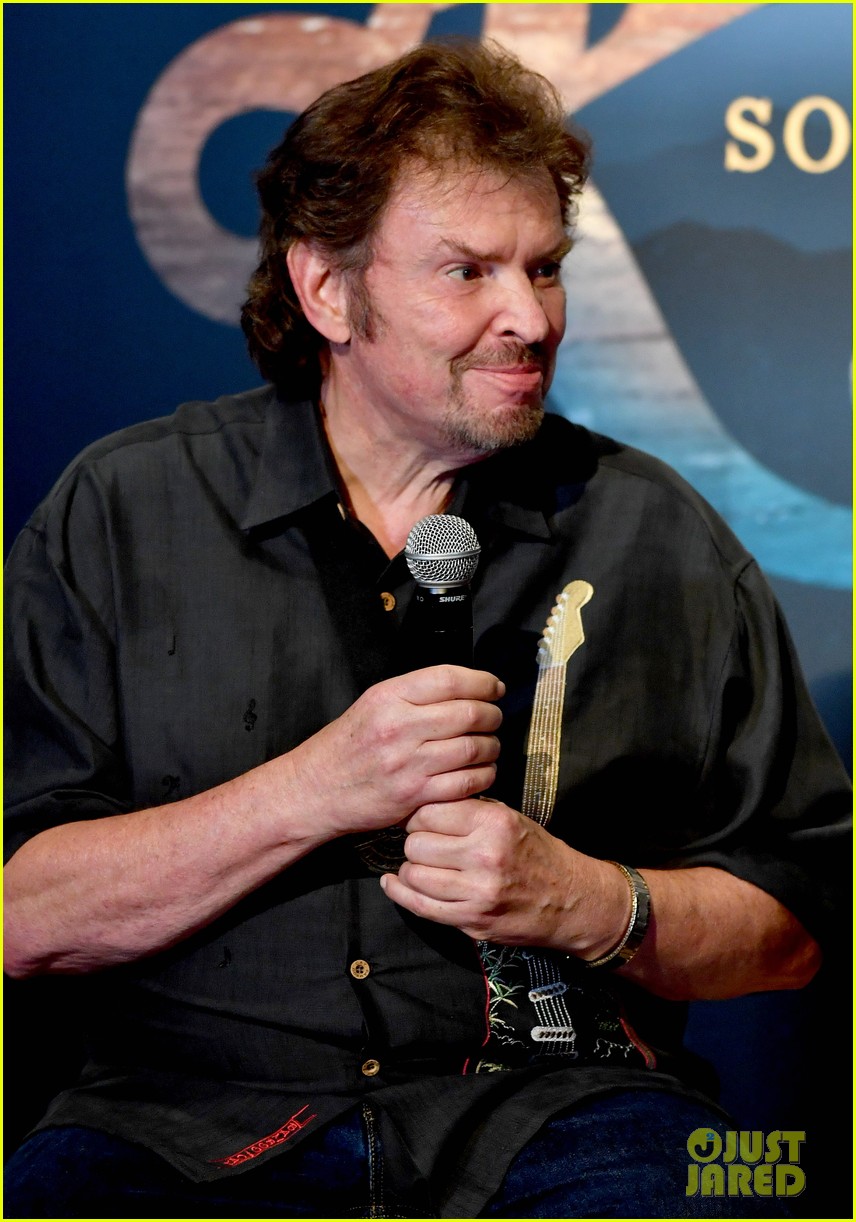 Jeff Cook, Country Band Alabama Guitarist & Co-Founder, Dies at 73 ...