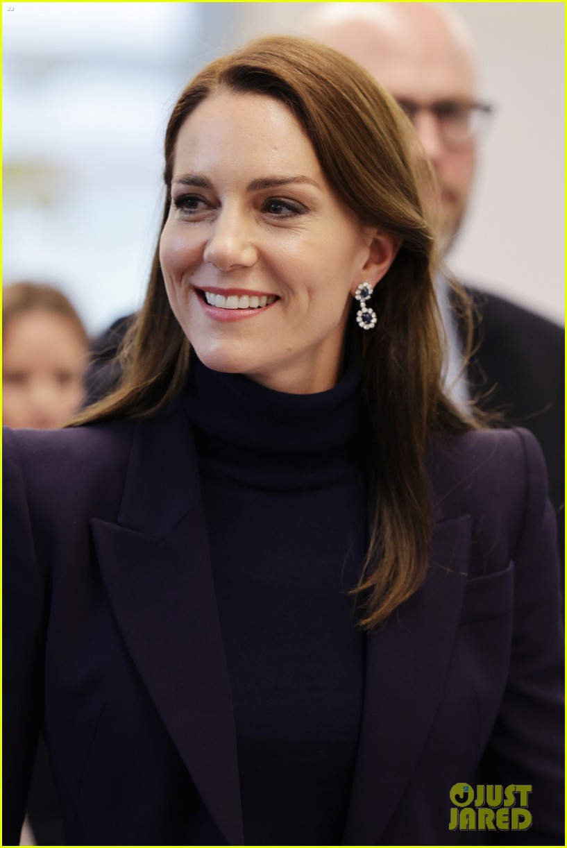 Prince William & Kate Middleton Arrive In Boston Ahead of Earthshot Prize Ceremony 2022: Photo ...