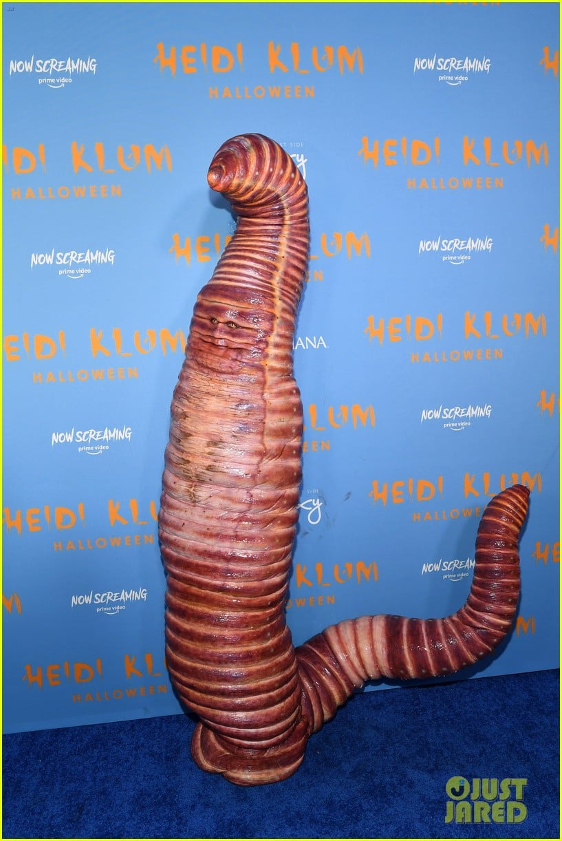 Heidi Klum's Halloween 2022 Costume Was a Worm on a Hook with Husband ...