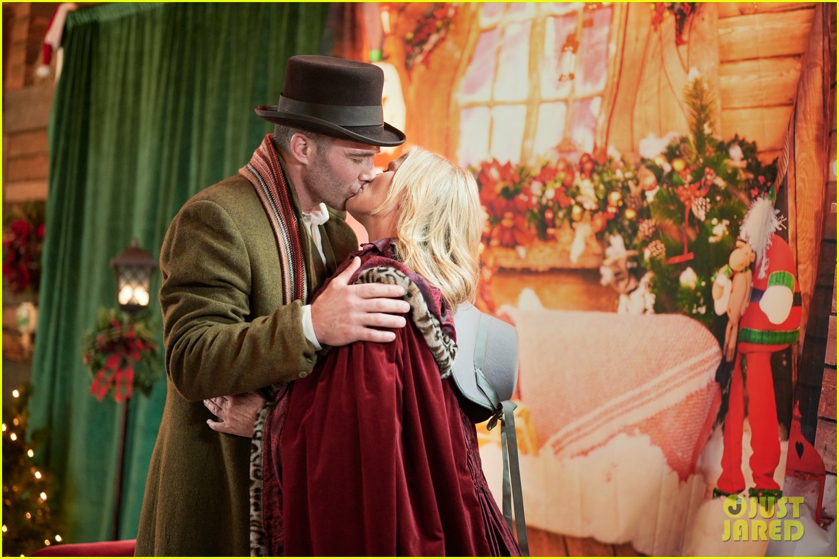 Luke Macfarlane & Alison Sweeney Get In The Christmas Spirit in Hallmark's 'A Magical Christmas ...