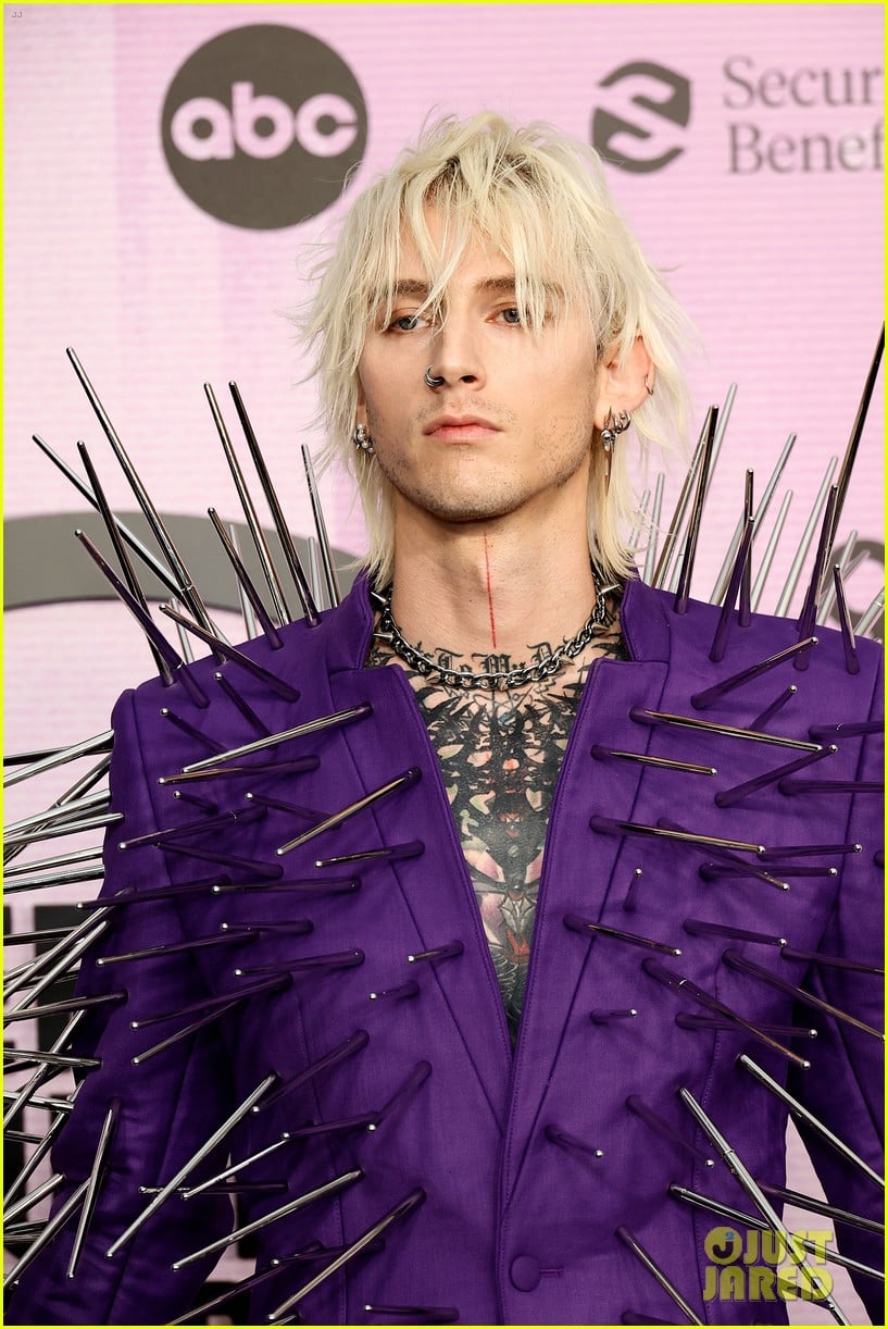 Machine Gun Kelly Wears Spiked Purple Suit For American Music Awards ...