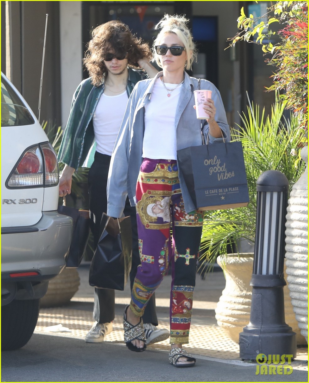 Miley Cyrus Is Still Going Strong with Boyfriend Maxx Morando - See New ...