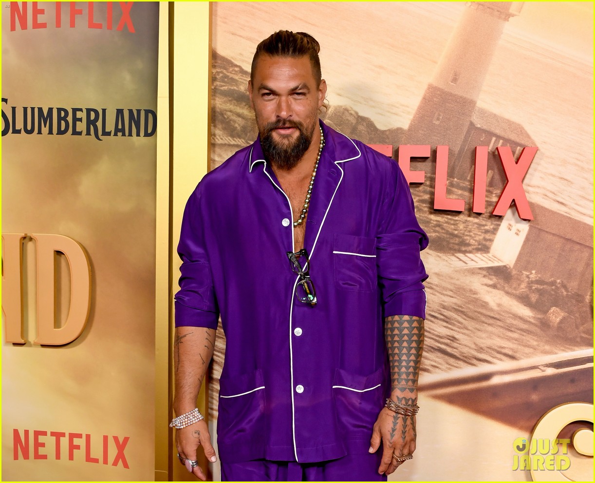 Jason Momoa Brings Adorable Stuffed Pig To 'Slumberland' Premiere After ...
