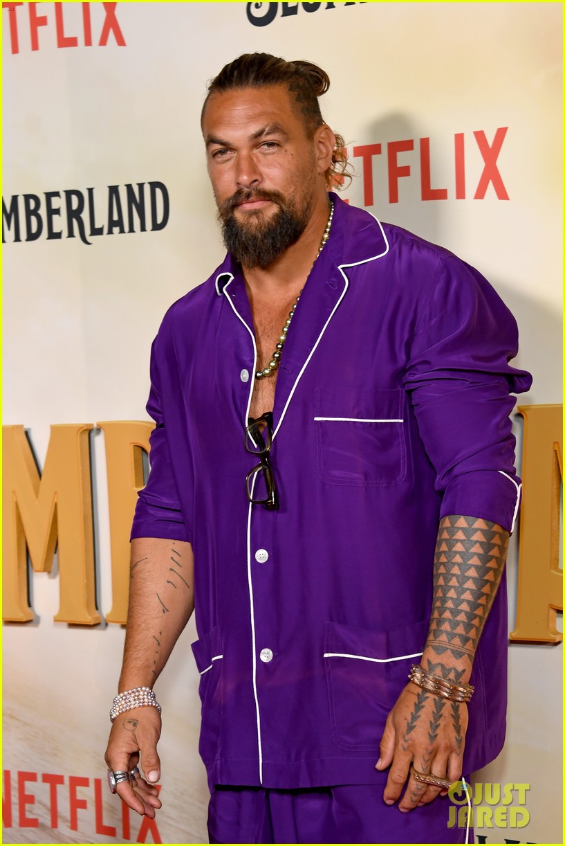 Jason Momoa Brings Adorable Stuffed Pig To 'Slumberland' Premiere After ...