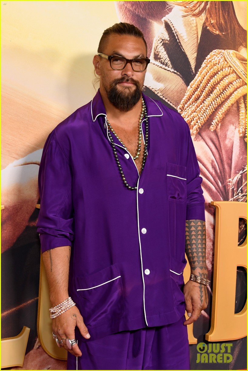 Jason Momoa Brings Adorable Stuffed Pig To 'Slumberland' Premiere After ...