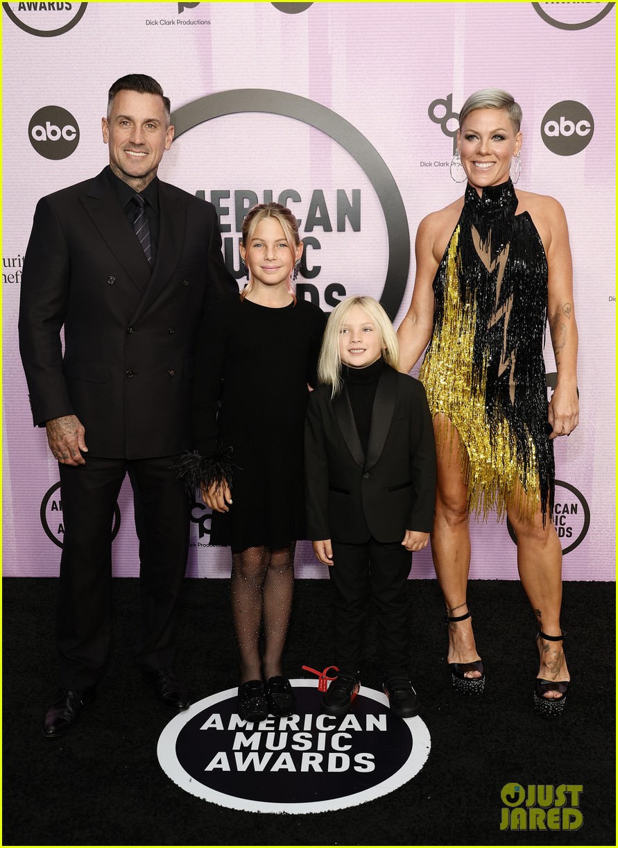 Pink Rules The Red Carpet with Husband Carey Hart & Their Two Kids at ...