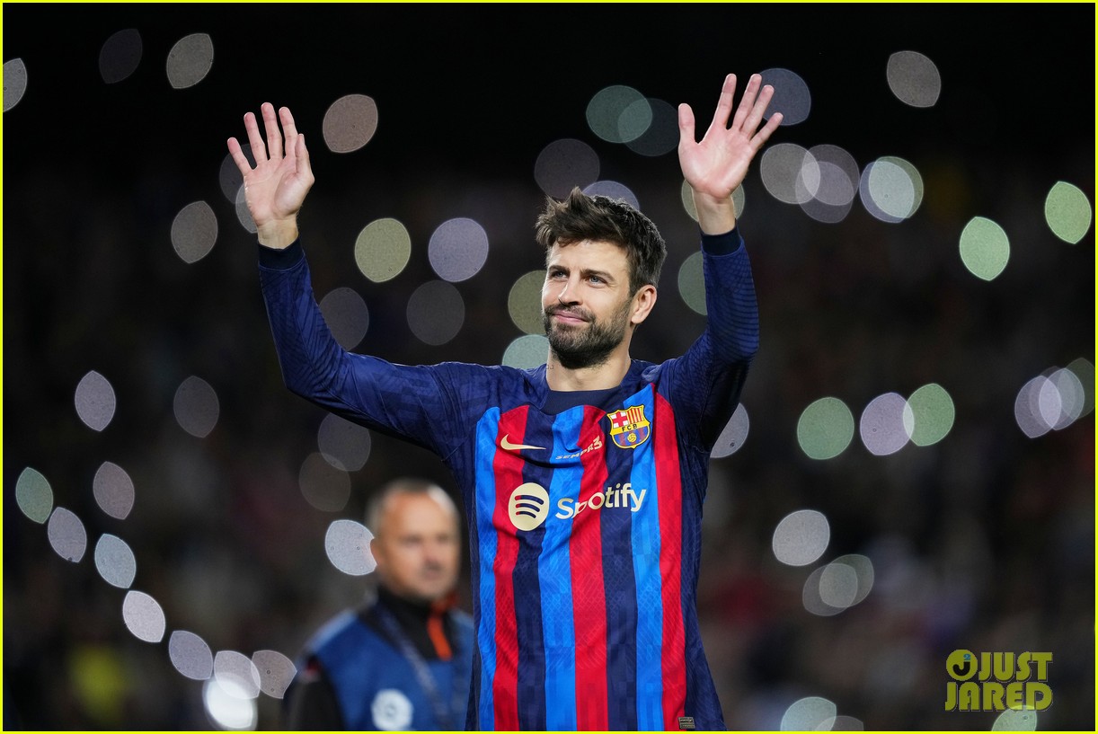 Shakira's Ex Gerard Pique Spotted Kissing New Girlfriend at His Final ...