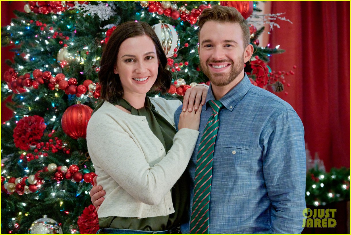 Kat Barrell Has To Choose Between Chandler Massey & Evan Roderick in Hallmark's 'A Tale of Two ...