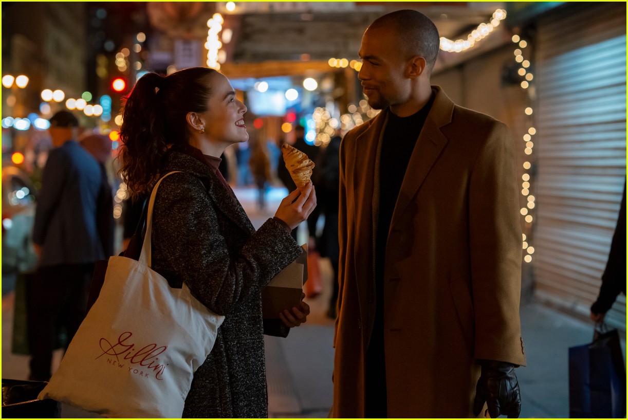 Zoey Deutch Stars in Holiday Romance Movie 'Something From Tiffany's ...