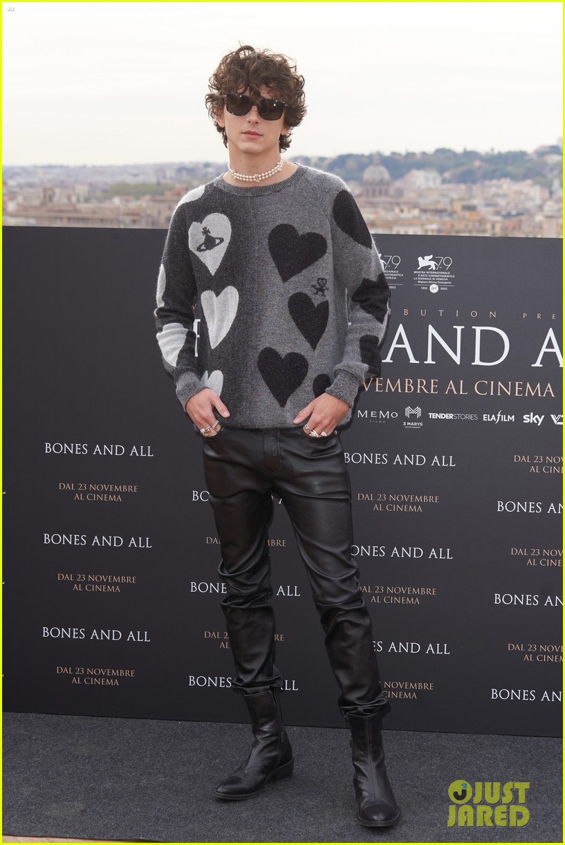 Timothee Chalamet Poses for 'Bones & All' Photocall in Italy: Photo ...