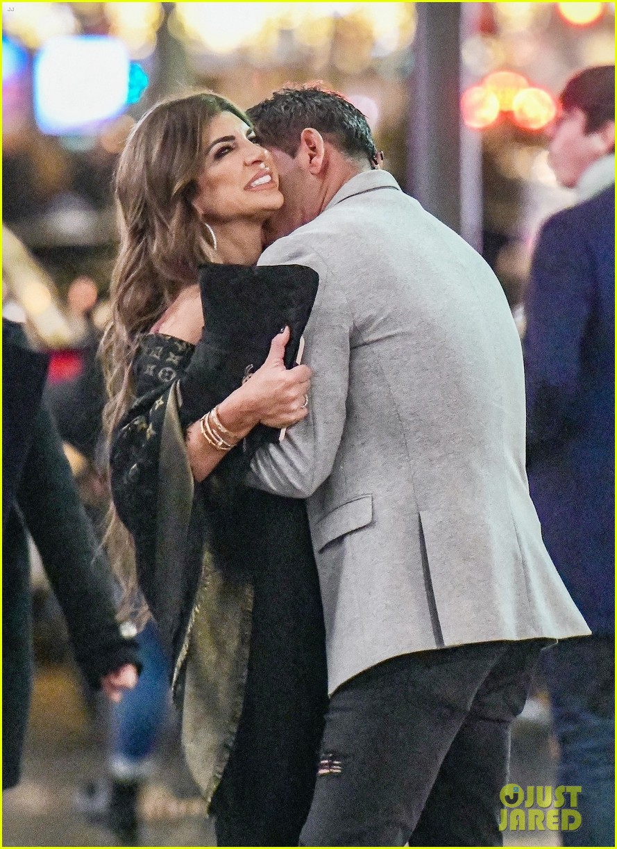 Teresa Giudice & Husband Louie Ruelas Share Steamy Kiss During Romantic ...