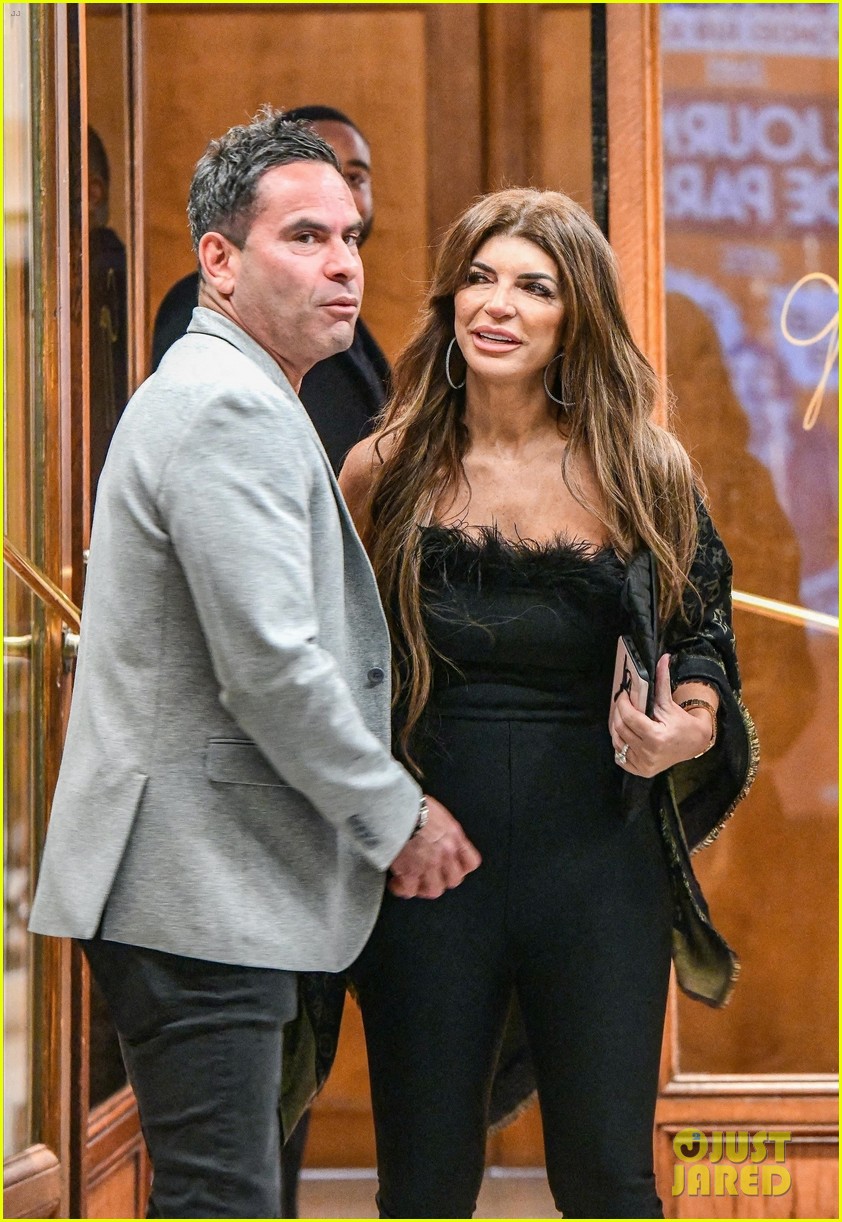 Teresa Giudice & Husband Louie Ruelas Share Steamy Kiss During Romantic ...