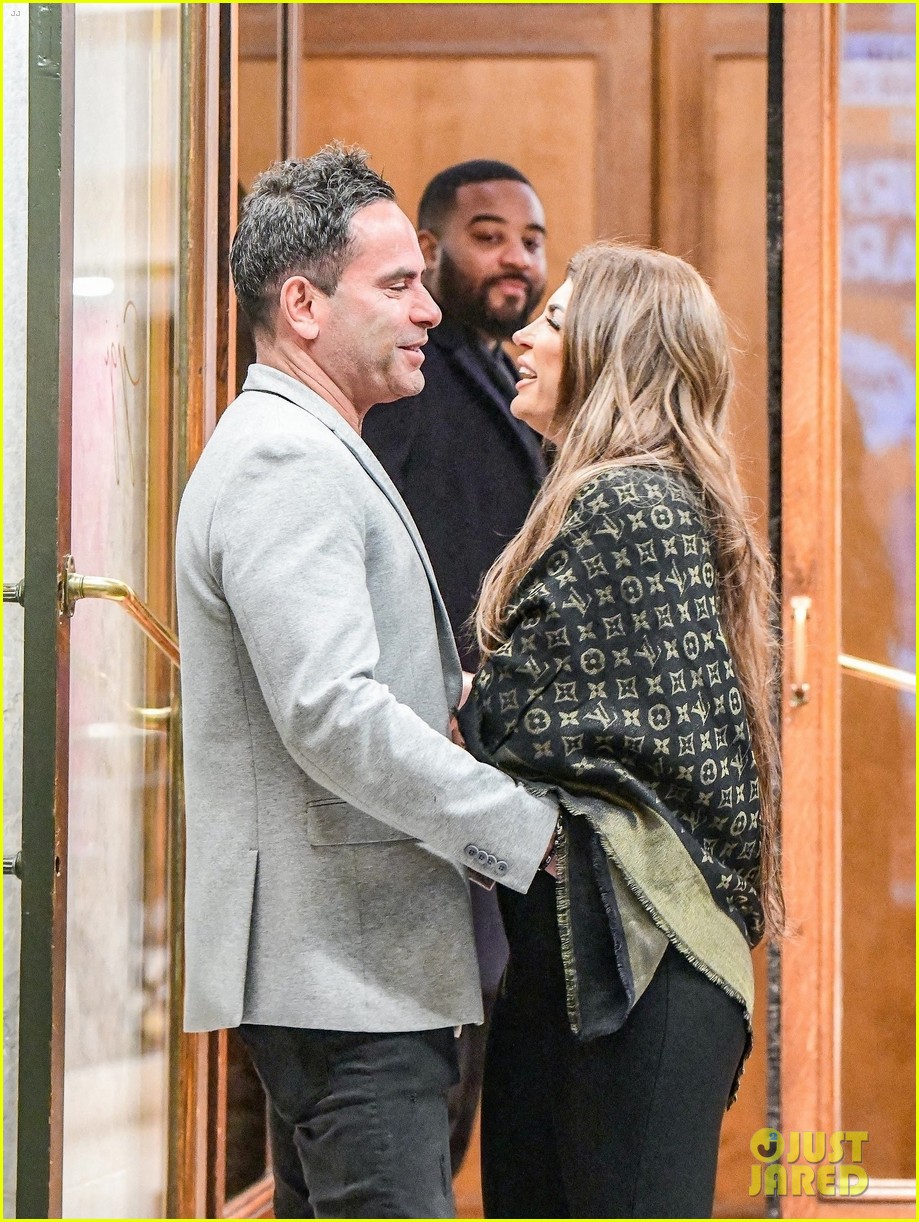 Teresa Giudice & Husband Louie Ruelas Share Steamy Kiss During Romantic ...