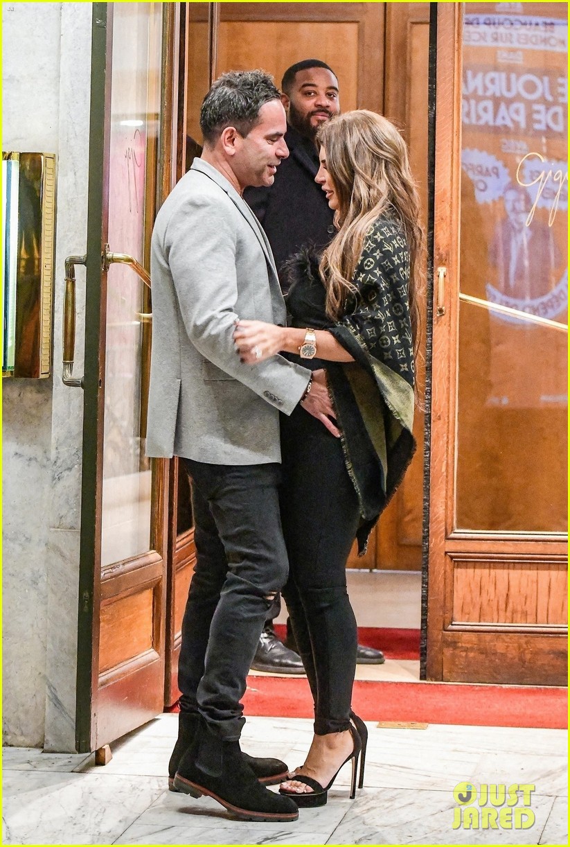 Teresa Giudice & Husband Louie Ruelas Share Steamy Kiss During Romantic ...