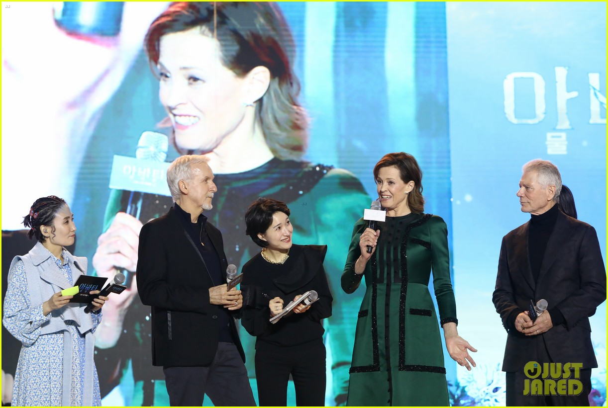 Zoe Saldana, Sam Worthington, & Sigourney Weaver Bring 'Avatar: The Way ...