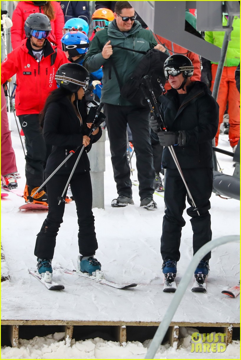 Jeff Bezos & Lauren Sanchez Hit the Ski Slopes During Aspen Getaway ...