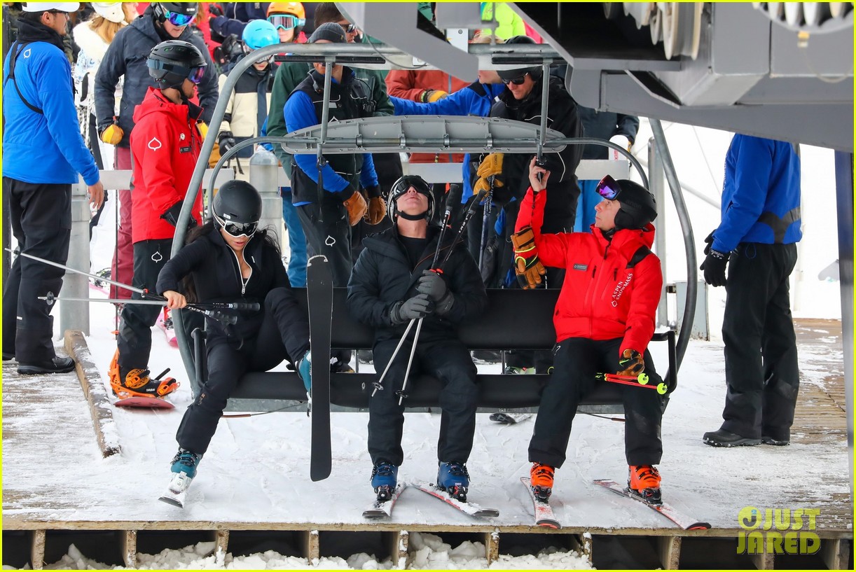 Jeff Bezos & Lauren Sanchez Hit the Ski Slopes During Aspen Getaway ...