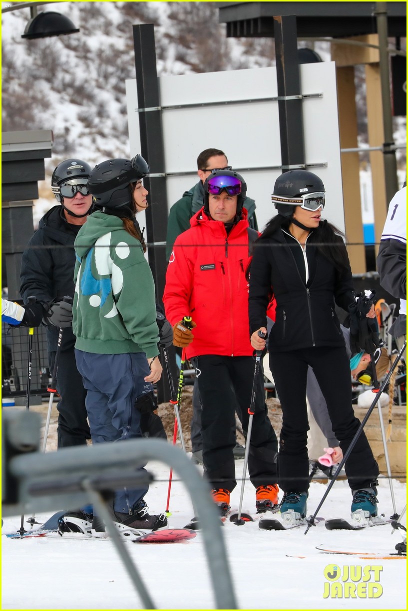Jeff Bezos & Lauren Sanchez Hit the Ski Slopes During Aspen Getaway ...