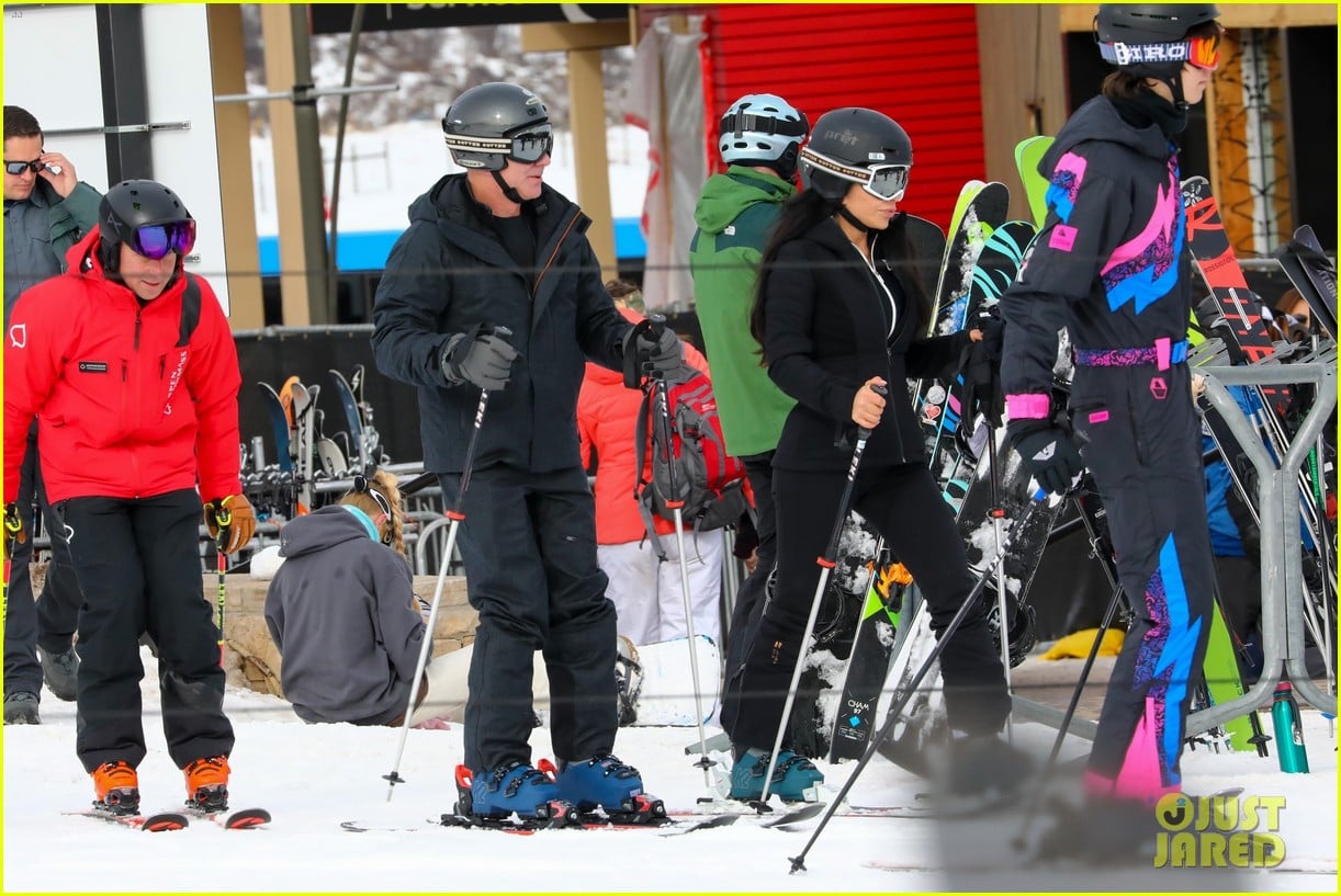 Jeff Bezos & Lauren Sanchez Hit the Ski Slopes During Aspen Getaway ...