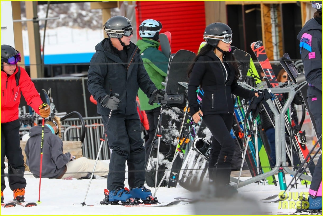 Jeff Bezos & Lauren Sanchez Hit the Ski Slopes During Aspen Getaway ...