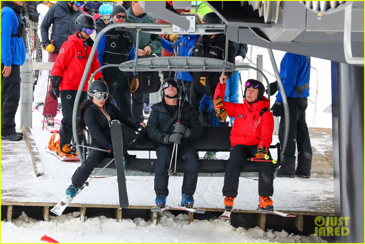 Jeff Bezos & Lauren Sanchez Hit the Ski Slopes During Aspen Getaway ...