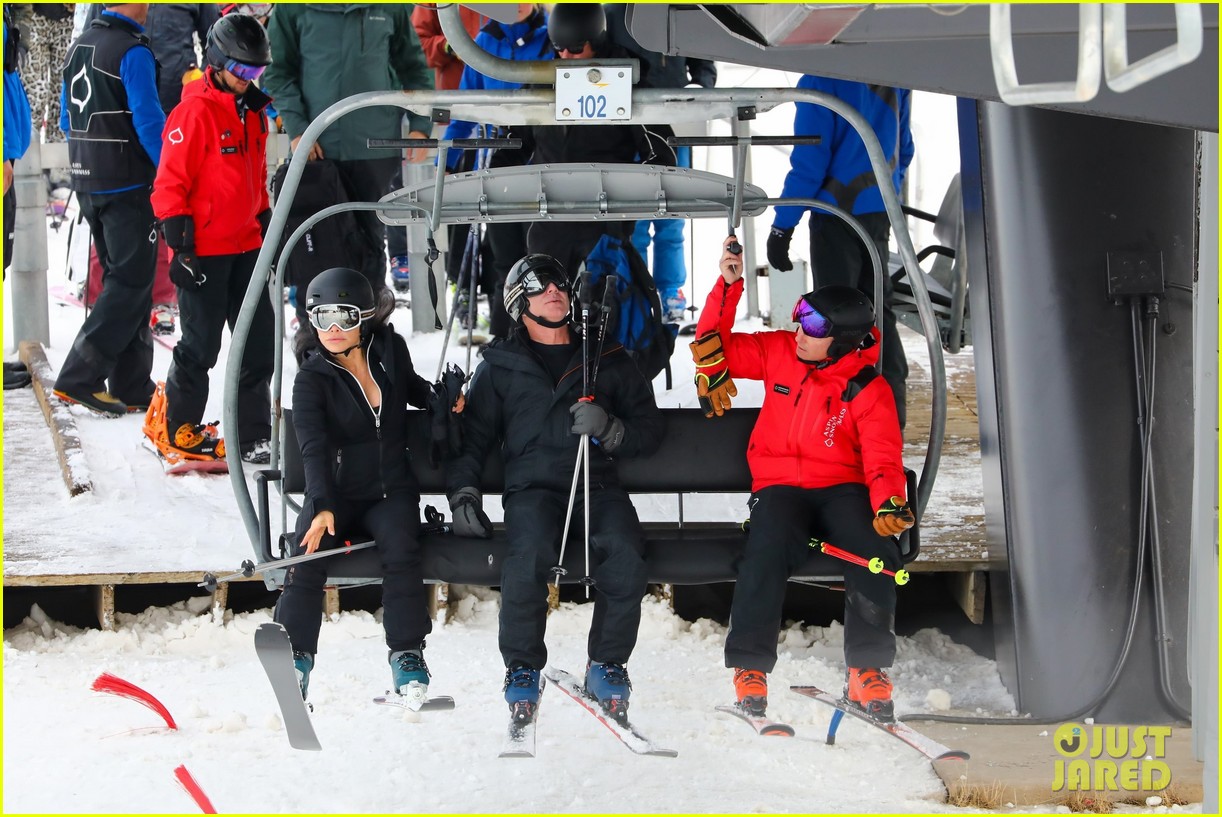 Jeff Bezos & Lauren Sanchez Hit the Ski Slopes During Aspen Getaway ...