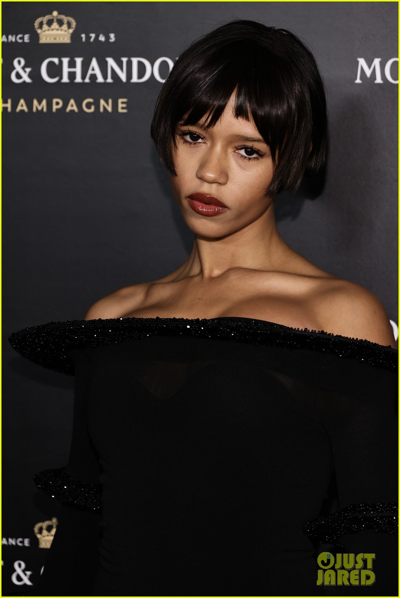 Jessica Chastain Kicks Off The Holidays With Michaela Coel & Sienna ...