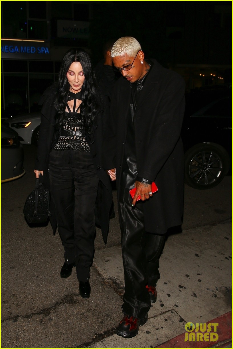 Cher Gets Diamond Ring from Alexander 'A.E.' Edwards on Christmas - Are ...