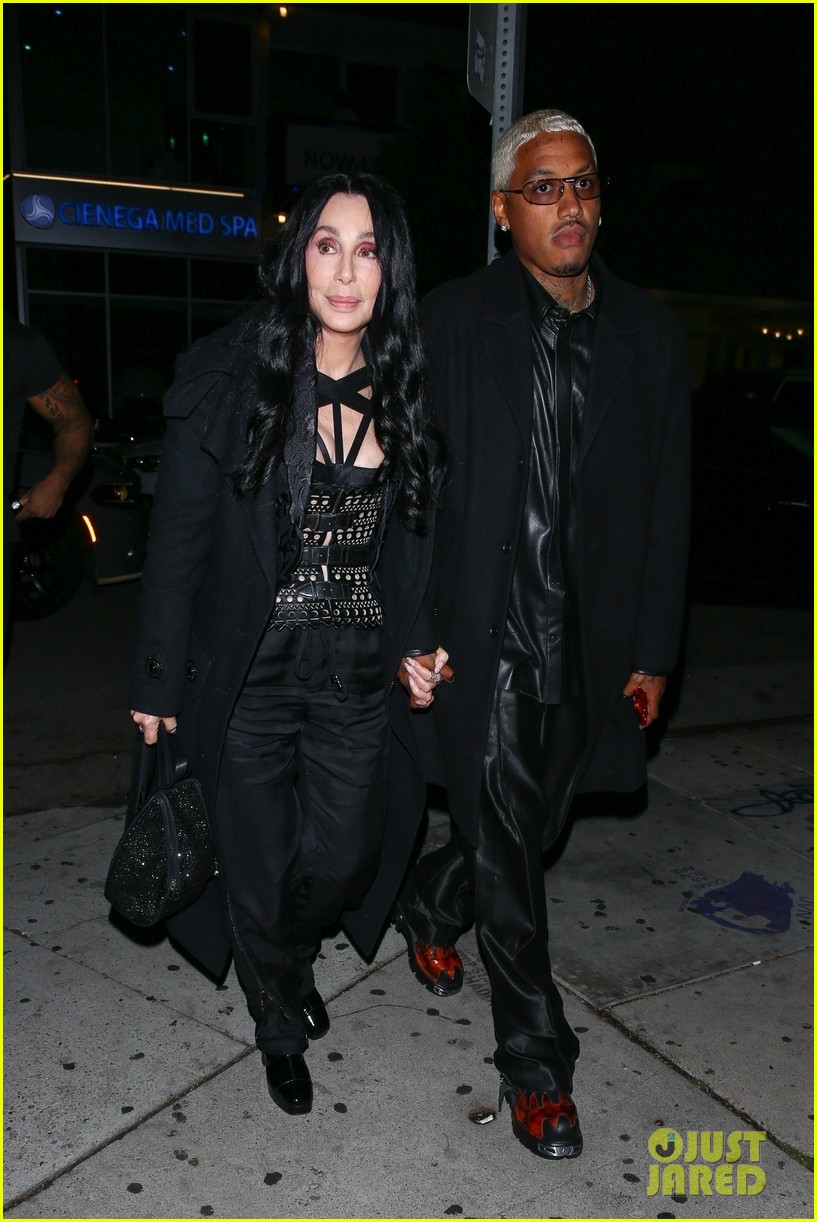 Cher Gets Diamond Ring from Alexander 'A.E.' Edwards on Christmas - Are ...