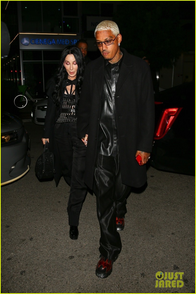 Cher Gets Diamond Ring from Alexander 'A.E.' Edwards on Christmas - Are ...