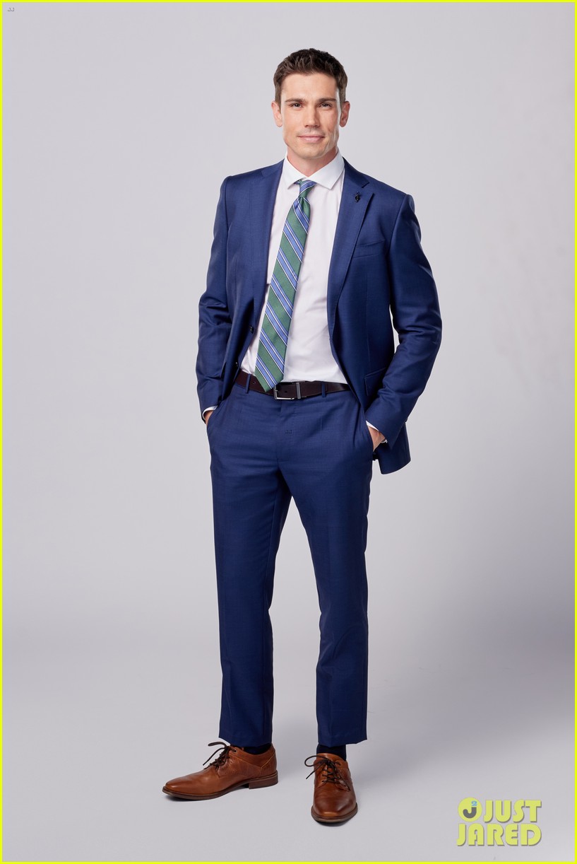 Aimee Teegarden & Tanner Novlan Go Back To High School in Hallmark's ...