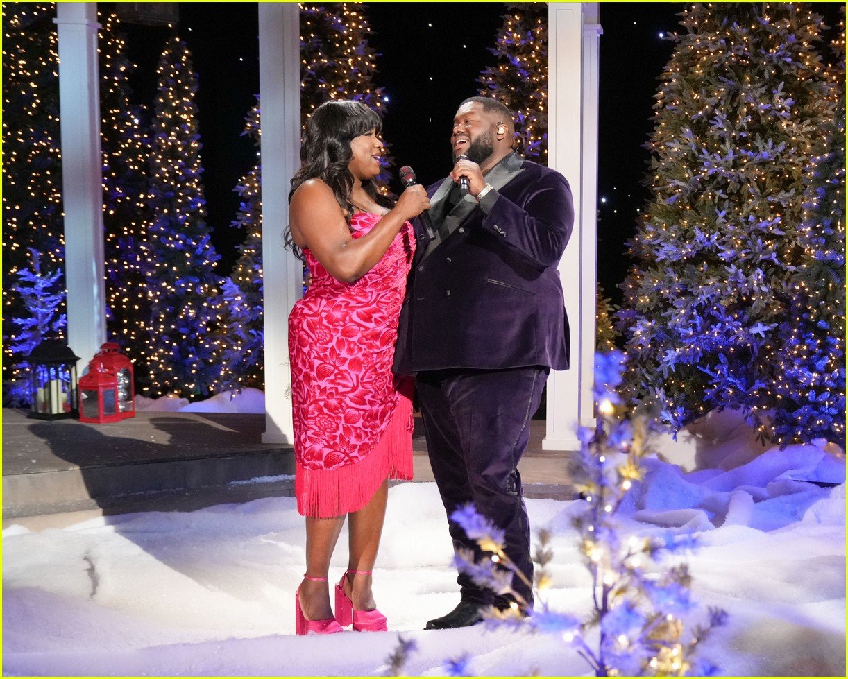 ABC's CMA Country Christmas 2022 - Performers List & Songs Revealed ...