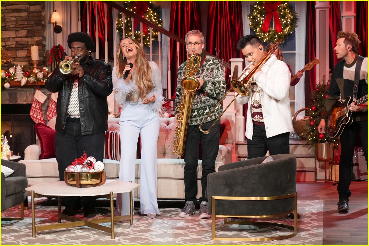 ABC's CMA Country Christmas 2022 - Performers List & Songs Revealed ...