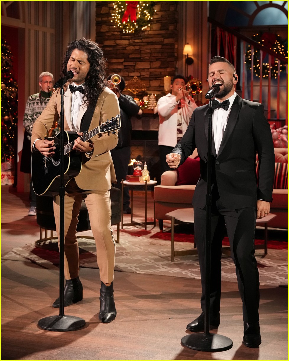 ABC's CMA Country Christmas 2022 - Performers List & Songs Revealed ...