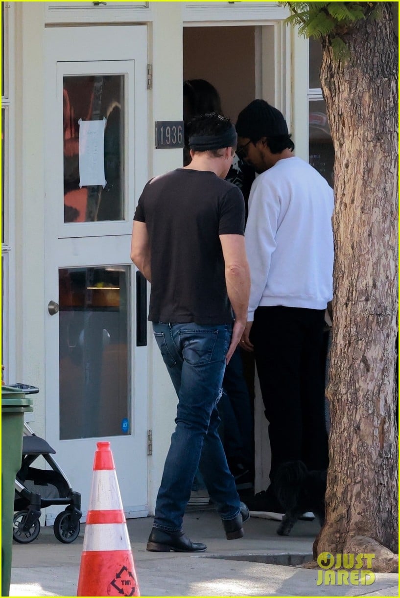 Colin Farrell Goes for Coffee Run After Golden Globes & Critics' Choice ...