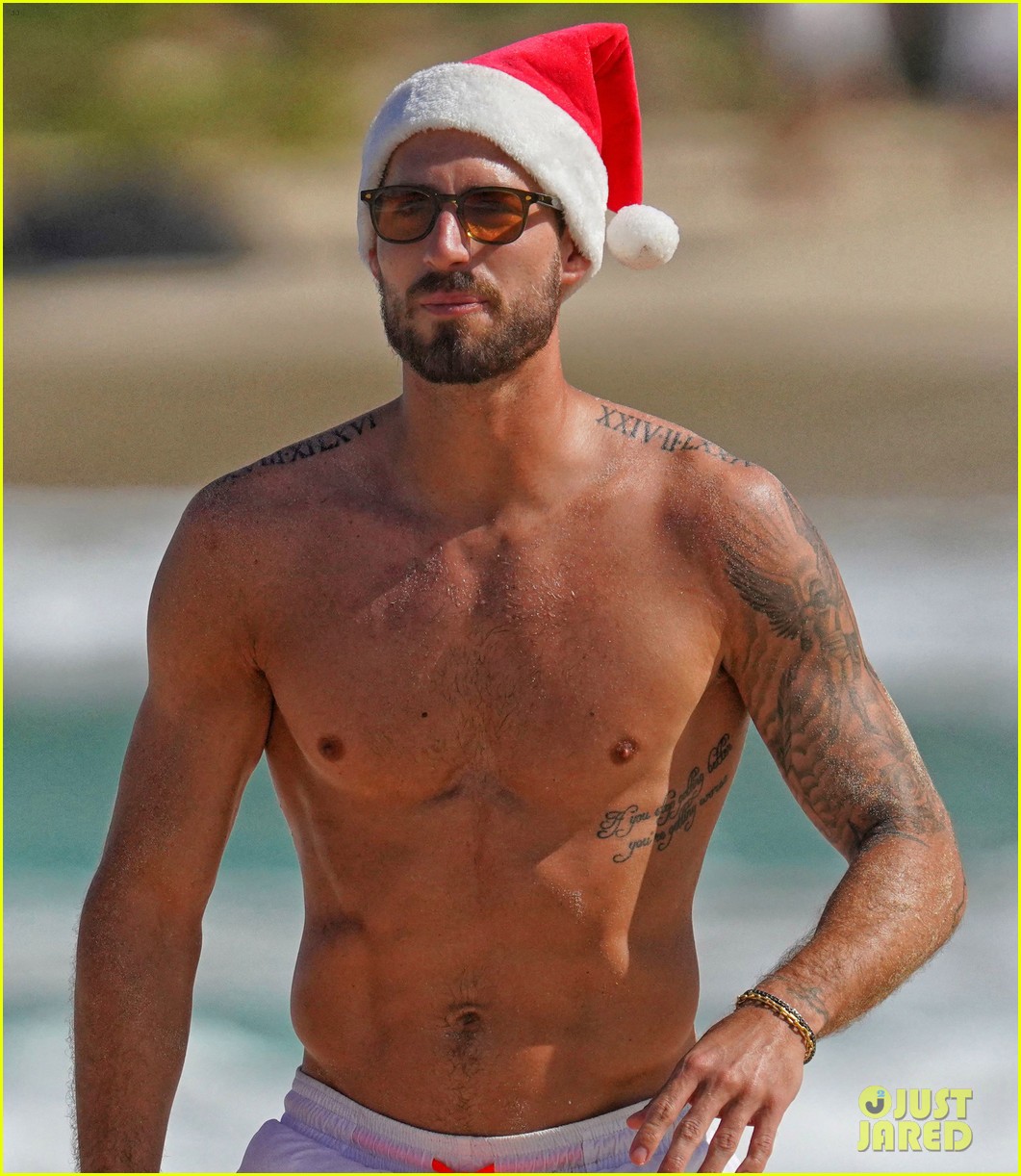 Model Izabel Goulart & Fiance Kevin Trapp Wore Santa Hats to the Beach ...
