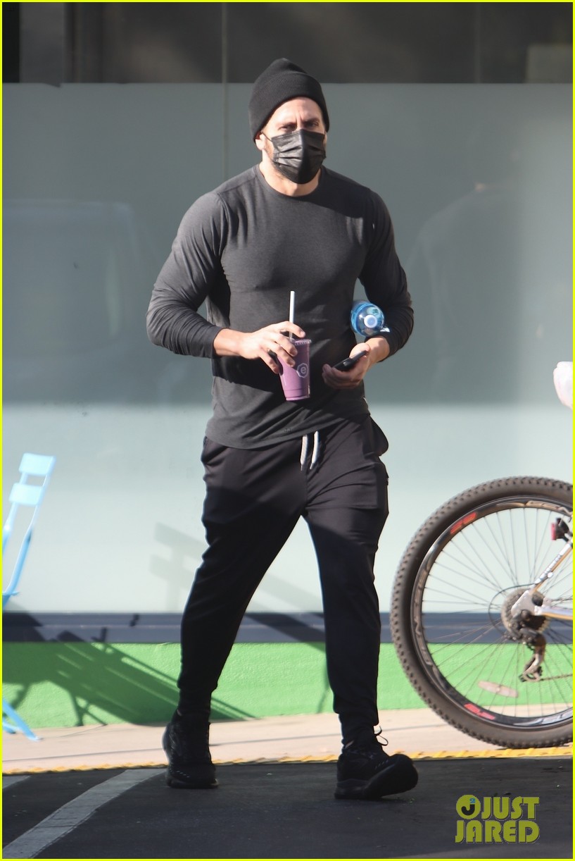 Jake Gyllenhaal Looks Buff in New Photos After a Wednesday Workout ...