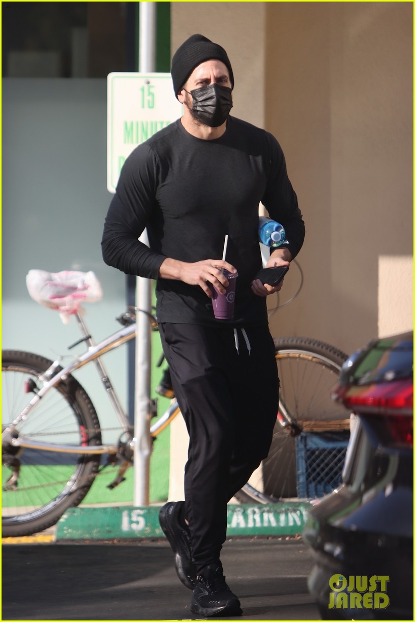 Jake Gyllenhaal Looks Buff in New Photos After a Wednesday Workout ...