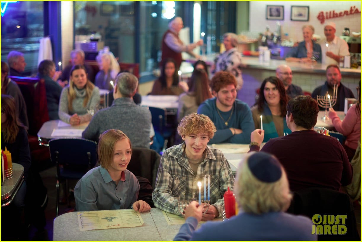 Yael Grobglas Reveals Filming Hallmark's 'Hanukkah on Rye' Was 'Tricky ...