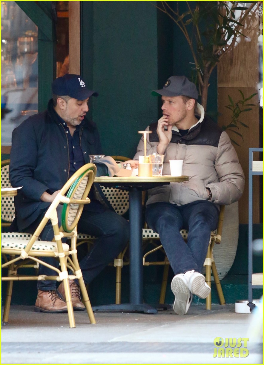 Sam Heughan Graciously Greets Lucky Fans During Lunch Outing in NYC ...