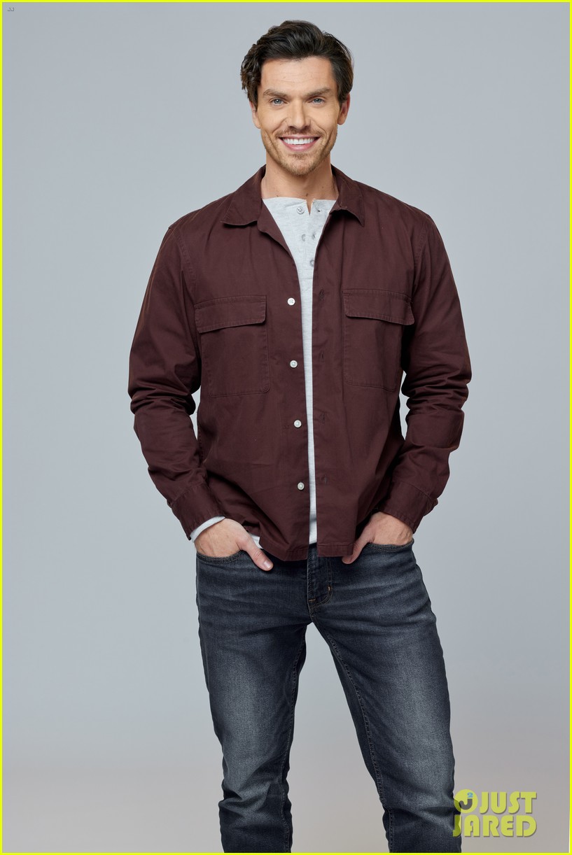 Jonathan Bennett Includes One Of His Family's Special Traditions In New ...