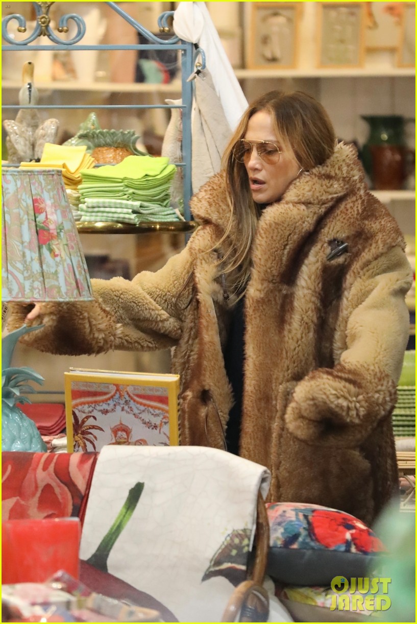 Jennifer Lopez Bundles Up in Fur Coat While Out Shopping in L.A.: Photo ...