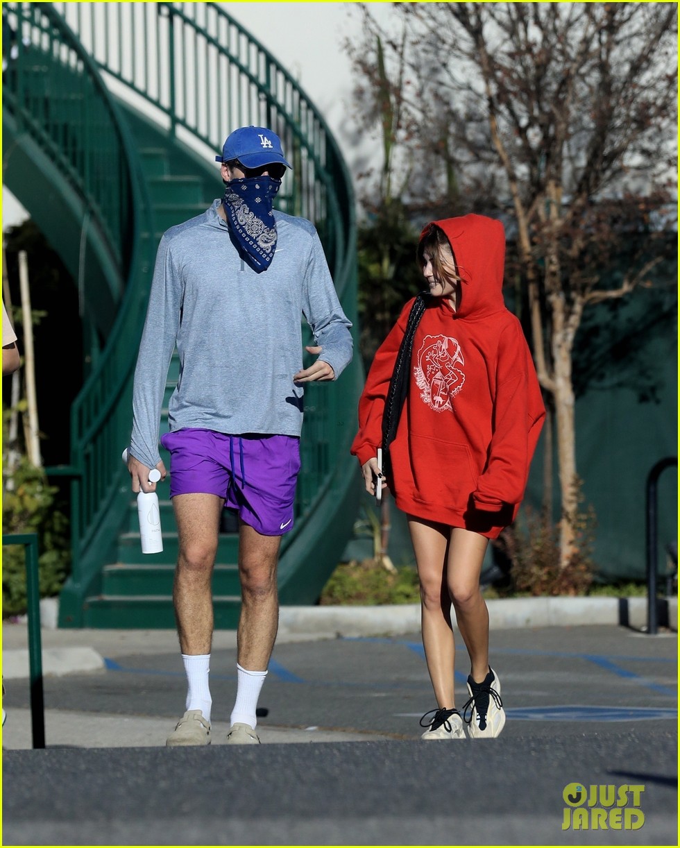 Jacob Elordi & Olivia Jade Go Undercover While Out Together: Photo ...
