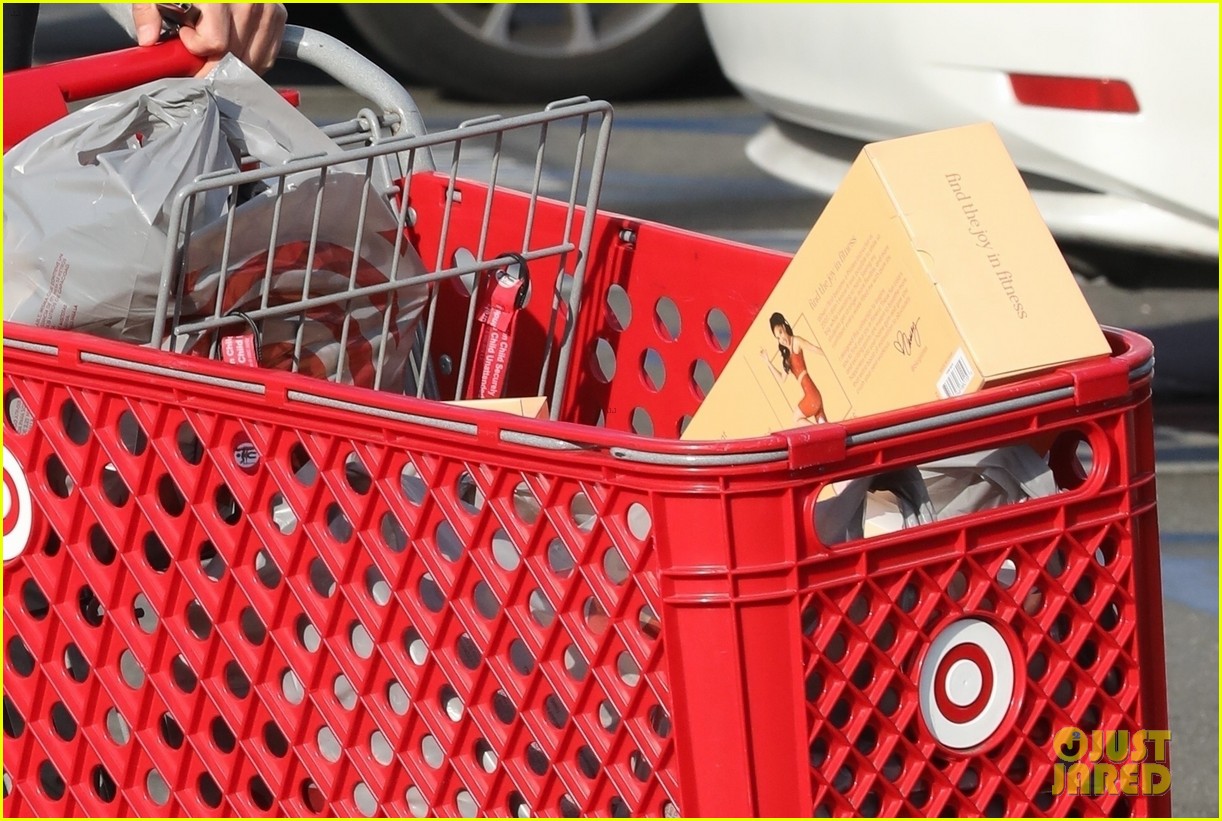 Jessica Alba & Husband Cash Warren Make a Target Run Ahead of the ...