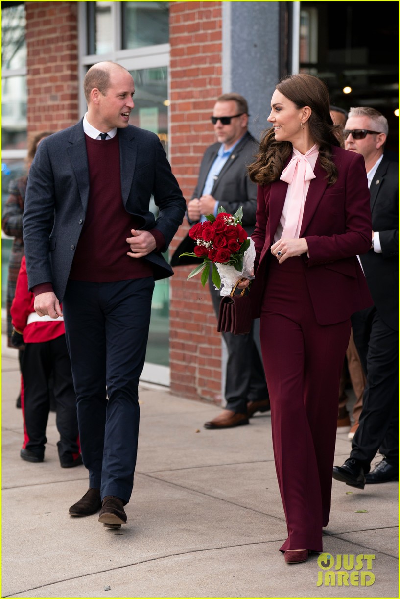 Kate Middleton Receives Flowers From Child Dressed As King's Guard ...