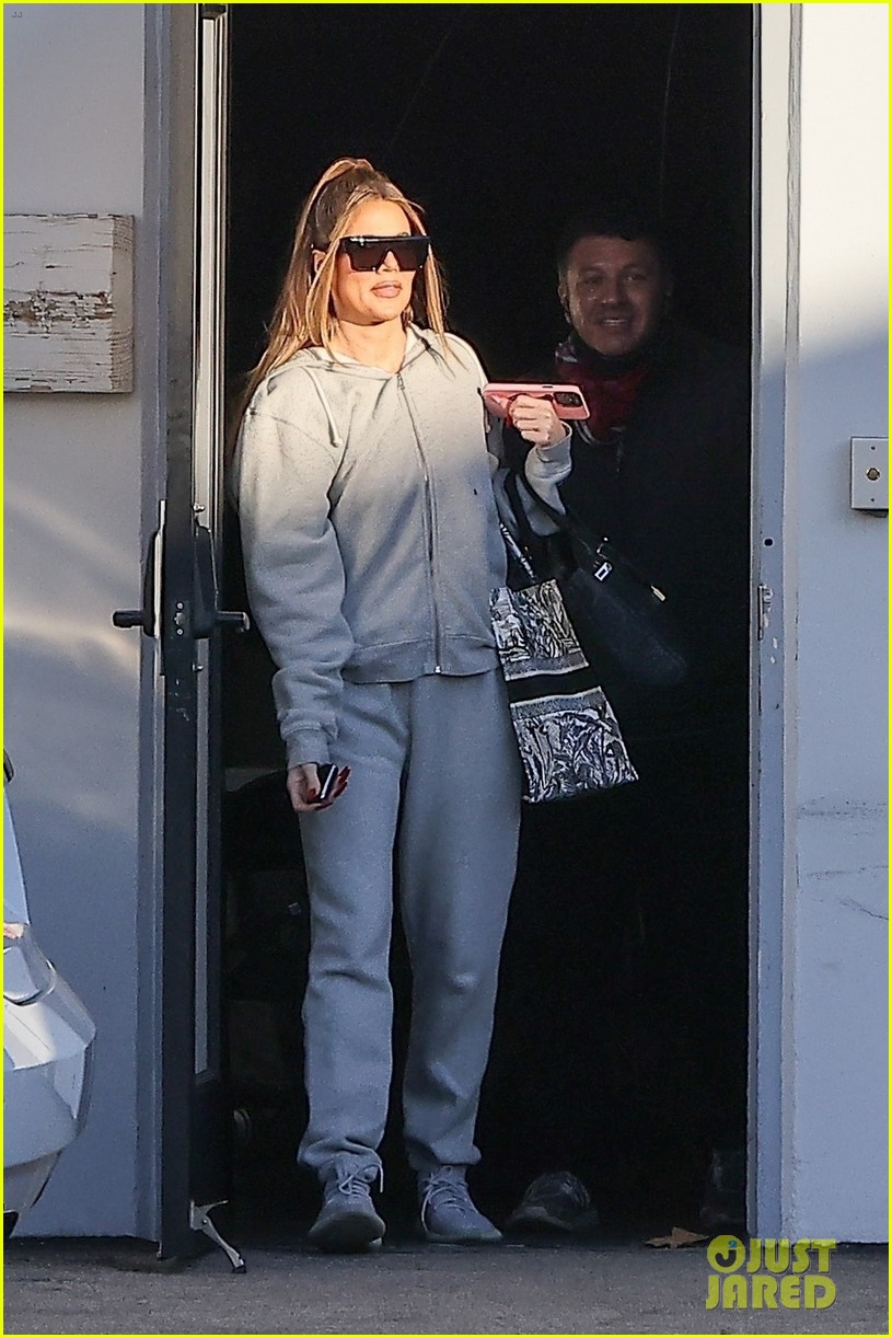 Khloe Kardashian Goes Cozy in Sweats While Running Errands in L.A ...
