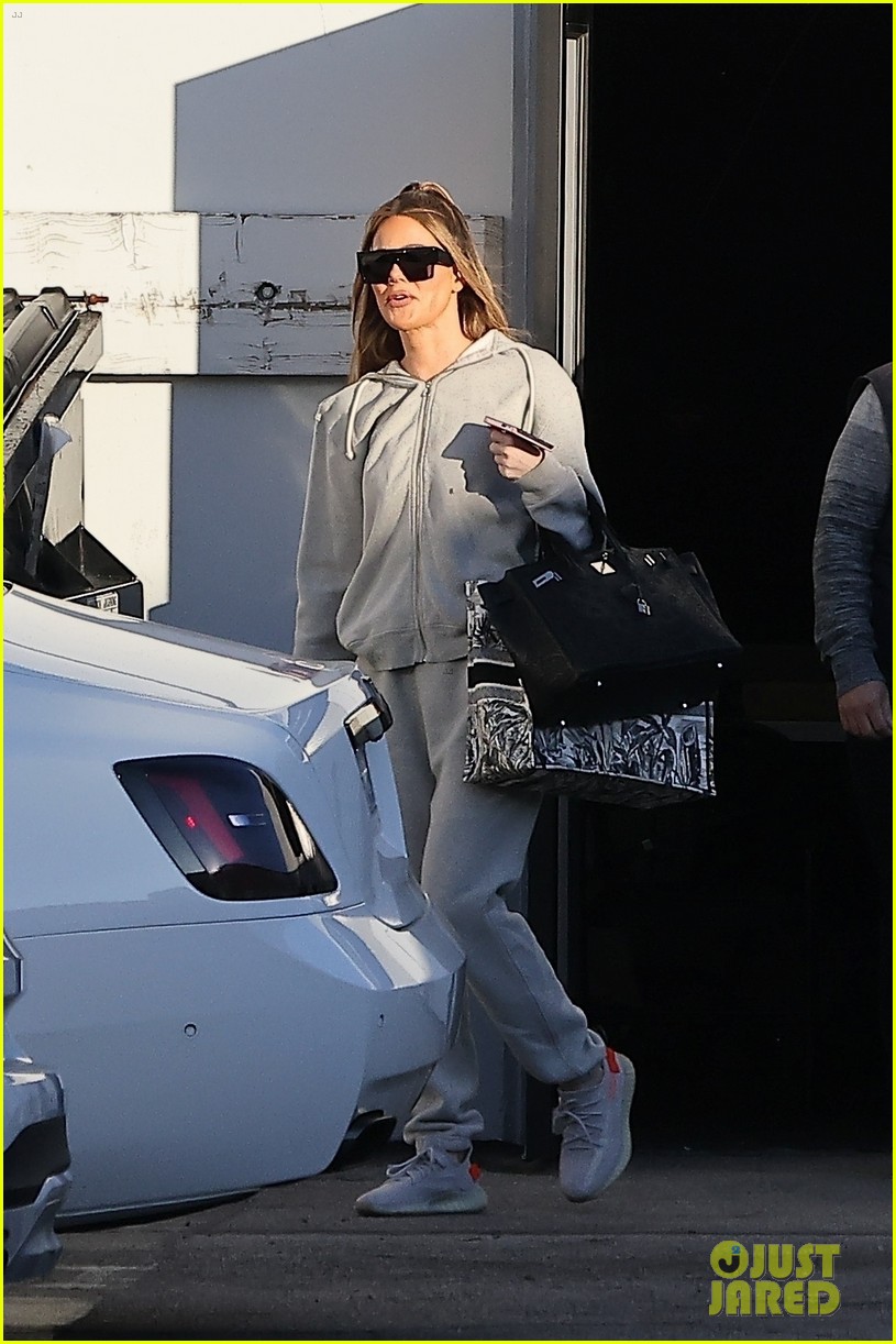 Khloe Kardashian Goes Cozy in Sweats While Running Errands in L.A ...