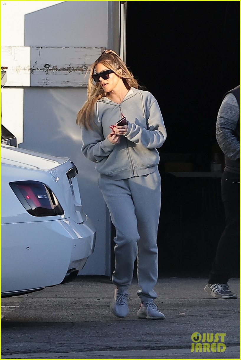 Khloe Kardashian Goes Cozy in Sweats While Running Errands in L.A ...